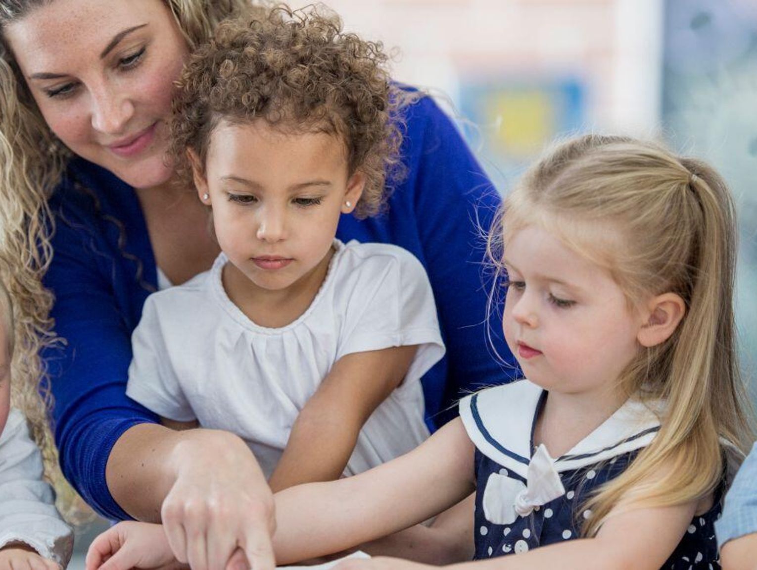Jest wyrok. Nauczyciele mają zarabiać więcej. Kto ma płacić?